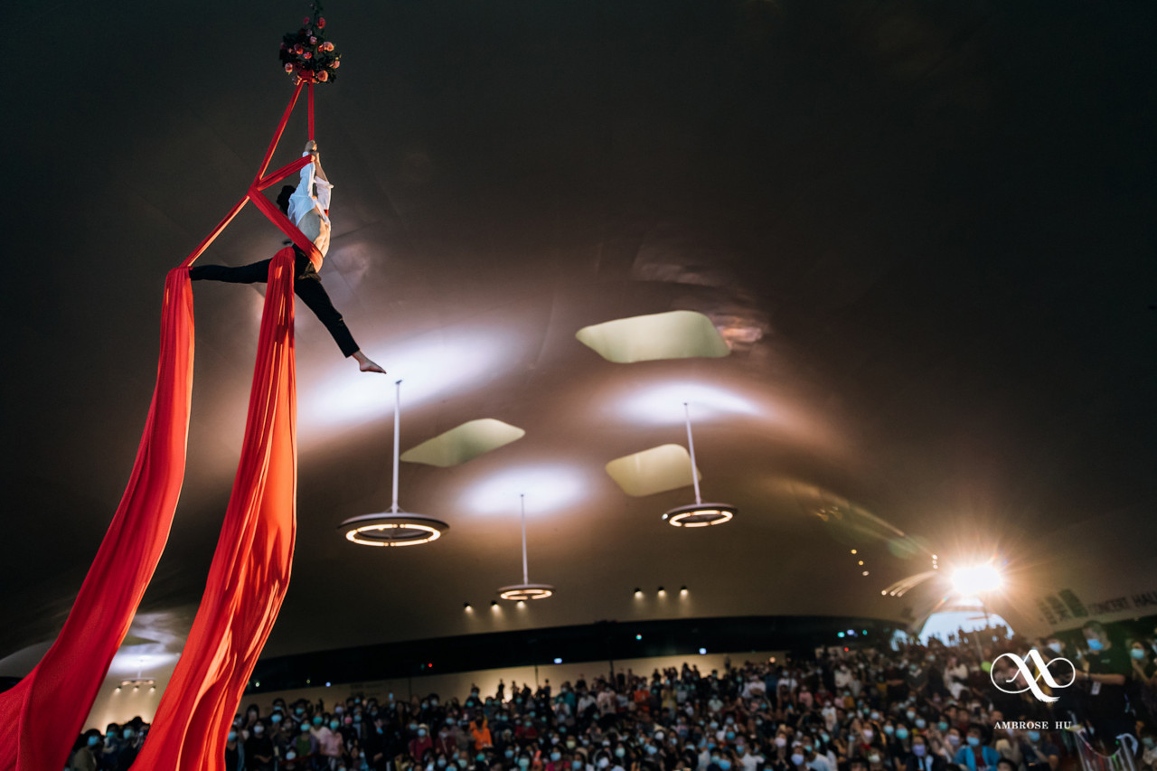 𝐴𝑒𝑟𝑖𝑎𝑙 𝐶!𝑟𝑐𝑢𝑠 𝑇ℎ𝑒𝑎𝑡𝑒𝑟 - Aerial Circus Theater